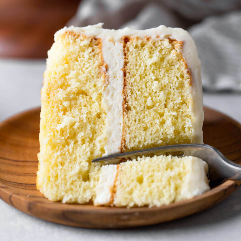 How to bake a vanilla cake: moist and fluffy cake recipe - NaijahFresh